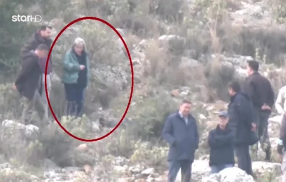 Βασίλης Καλογήρου: Η στιγμή που η μητέρα του 39χρονου αναγνωρίζει τα ...