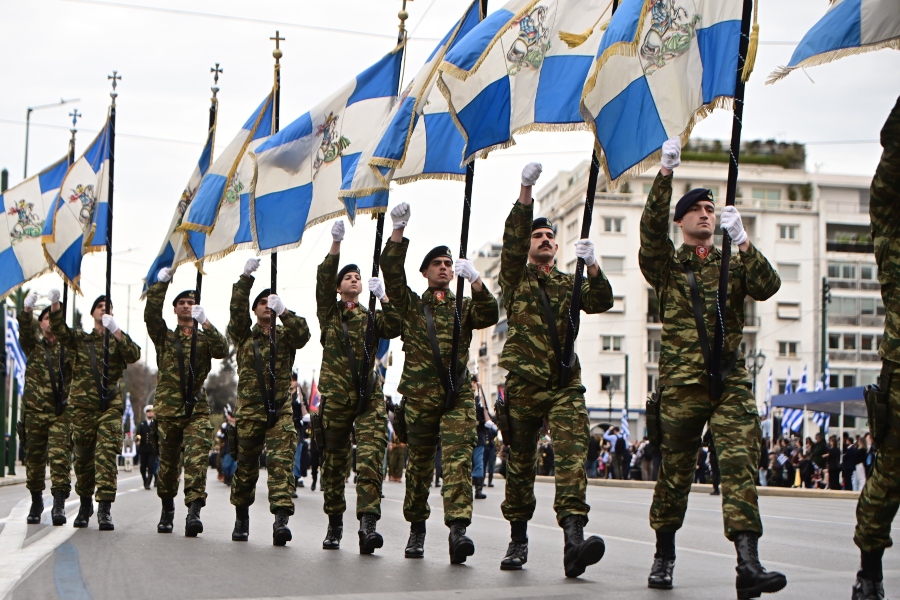 25η Μαρτίου: Ρίγη συγκίνησης και υπερηφάνειας για τη μεγάλη στρατιωτική ...