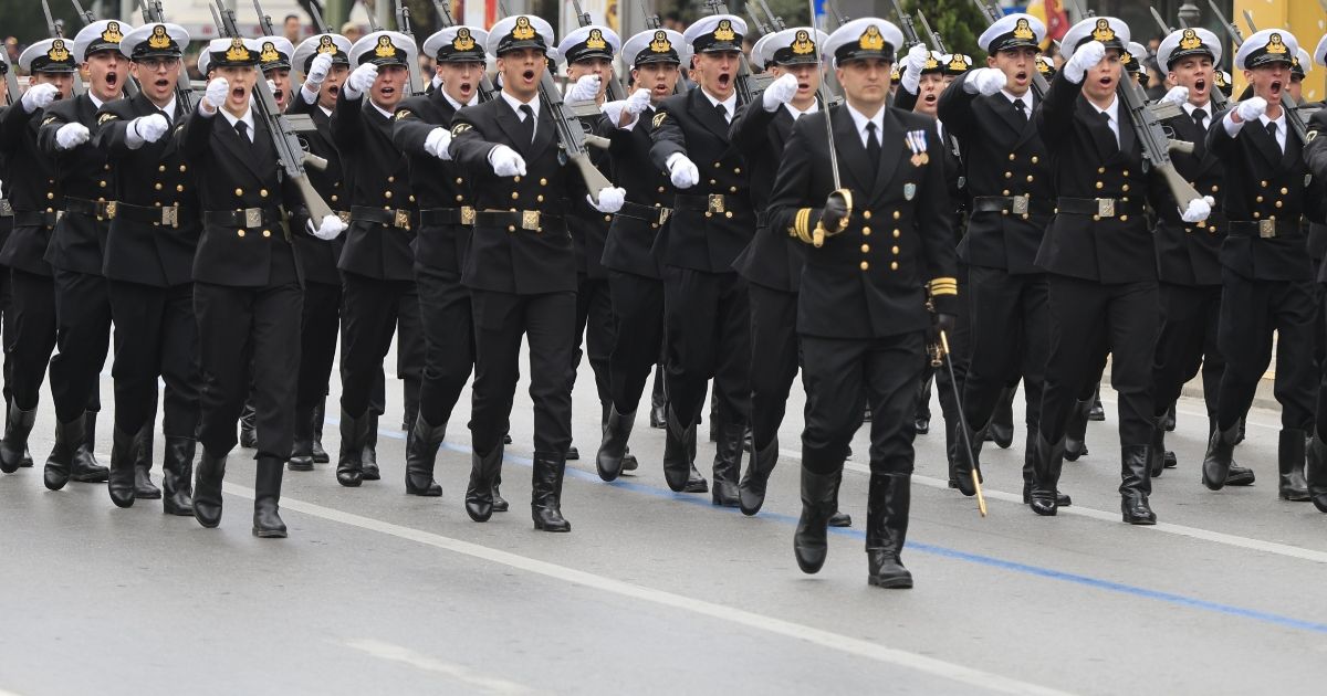 Πειθαρχικές κυρώσεις για τους υπαξιωματικούς μετά τα συνθήματα που ...