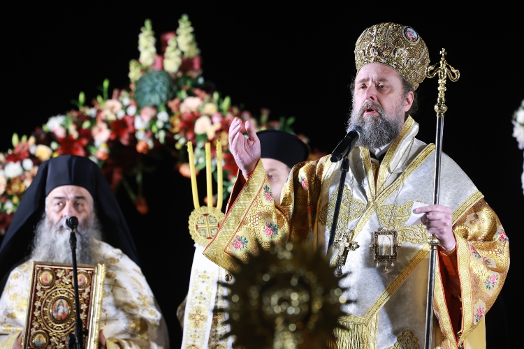 Θεσσαλονίκη: Χιλιάδες πιστοί στην πλατεία Αριστοτέλους στη συνάντηση ...