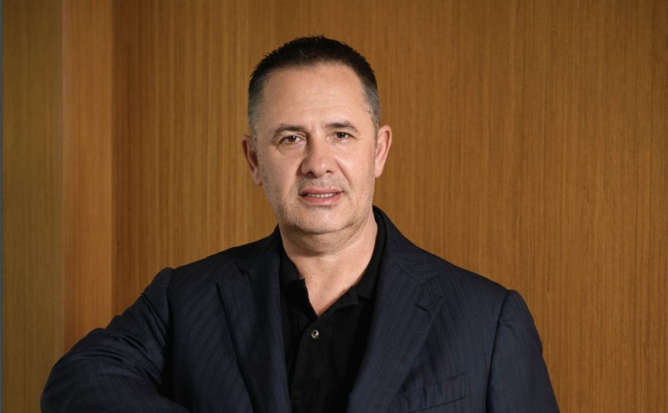 Σαμίρ Μάνε: Ο Αλβανός κροίσος που πλούτισε πουλώντας βιντεοκασέτες από ...