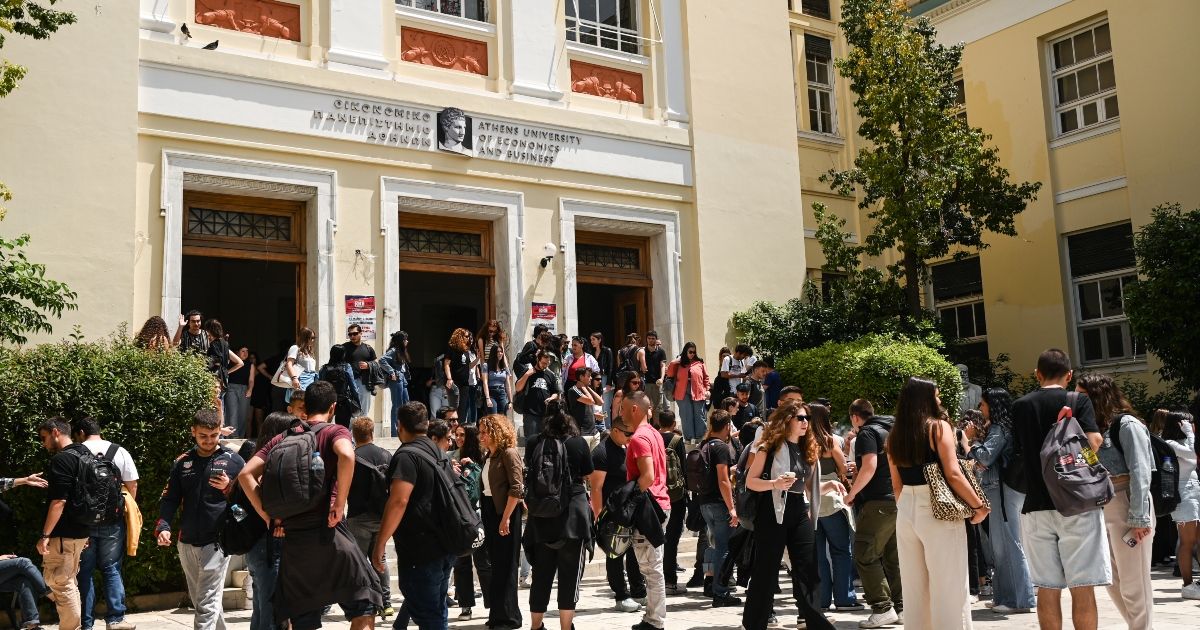 Στα χαρακώματα κυβέρνηση - αντιπολίτευση για τη βία στα Πανεπιστήμια ...