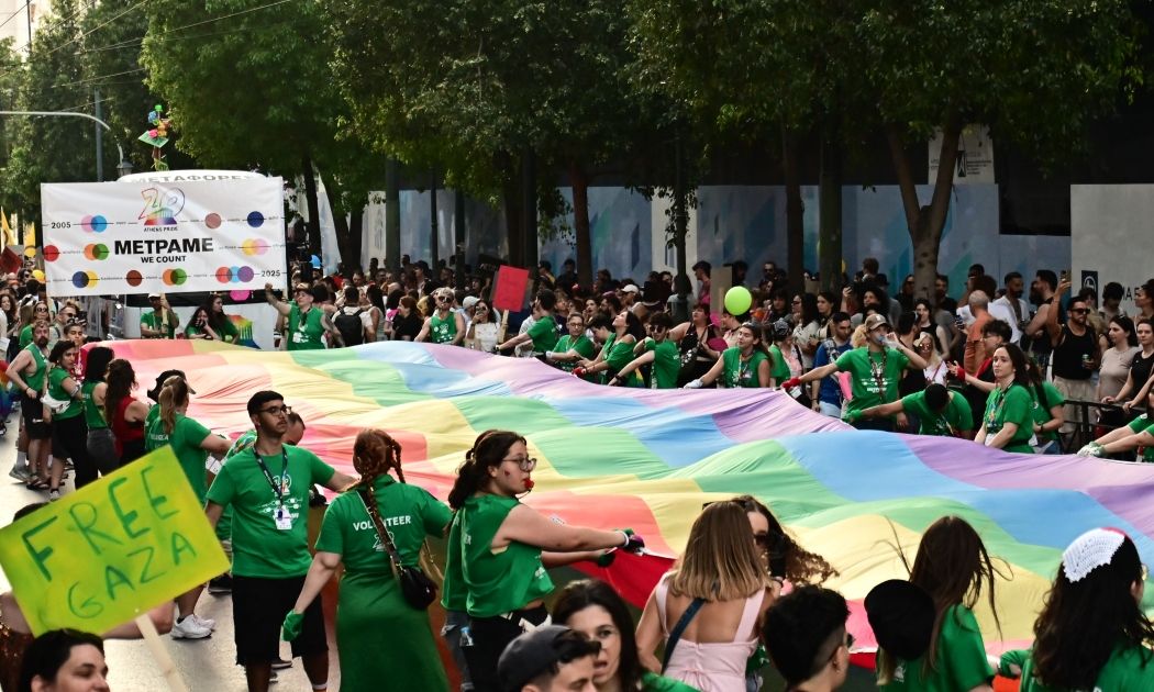 athens pride 2025: Με πορεία στο κέντρο της Αθήνας γιόρτασε τα 20 χρόνια του [vid,pics ...