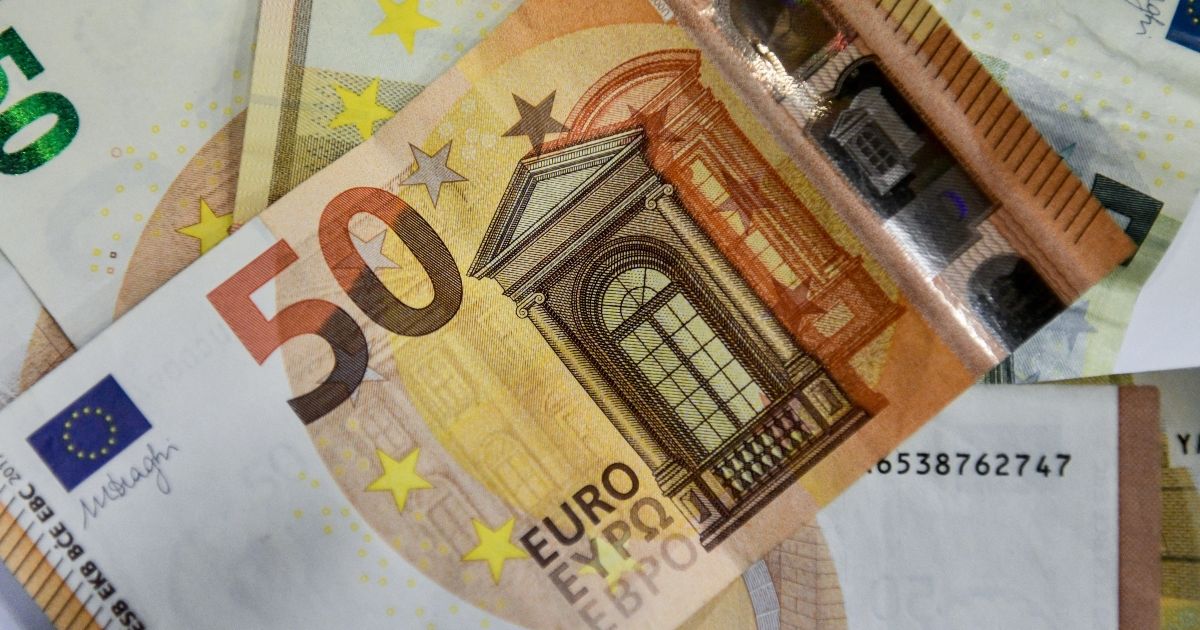 Τι κάνουν οι Έλληνες με το χρήμα τους: Το 55% σε μετρητά και καταθέσεις ...