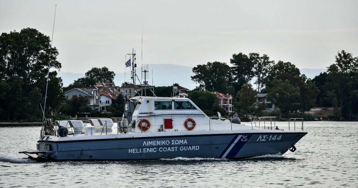 Εύβοια: Φέρι μποτ προσάραξε σε ξέρα στα Νέα Στύρα - Κατέβασαν τους ...