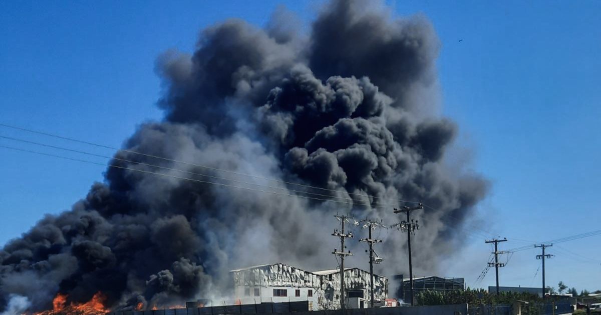 Φωτιά σε εργοστάσιο πλαστικών στη Ριτσώνα | Ειδησεις | Pagenews.gr