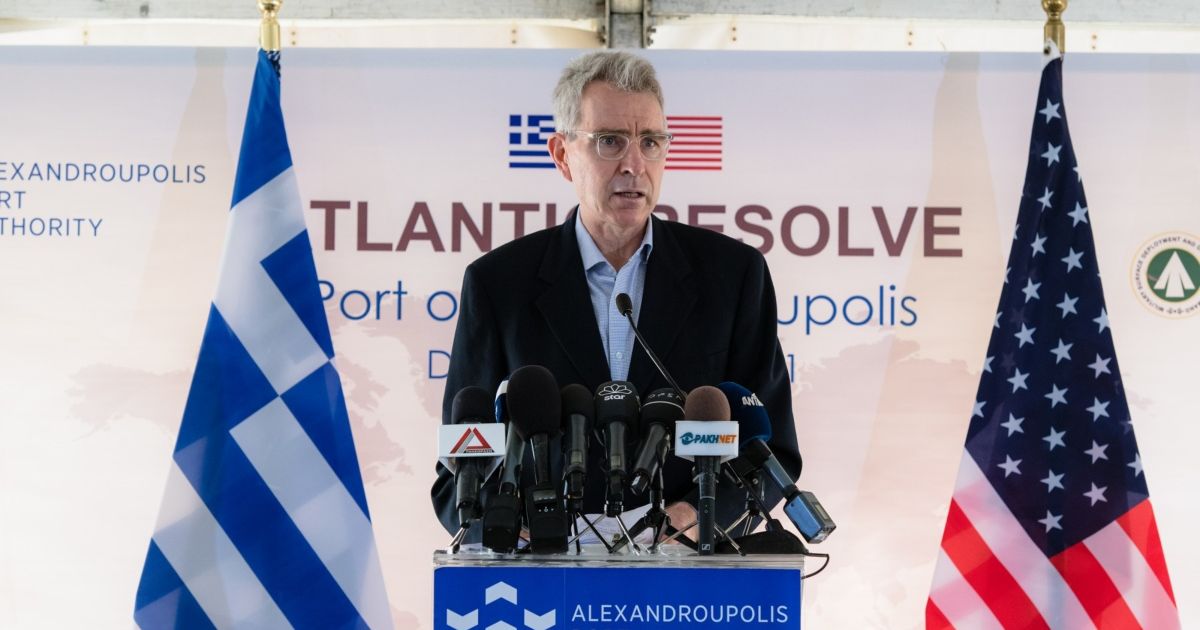 Τζέφρι Πάιατ: Το μήνυμα από τον Πειραιά για Κίνα, επενδύσεις και Ελλάδα ...