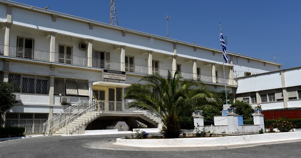 'Greek FBI' raids Korydallos prison - 11 arrested for drugs and weapons ...