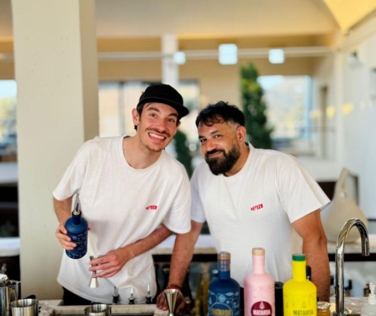 Mataroa Gin: Διεθνήςbartending εμπειρία στο One&Only Kéa Island με τους ...