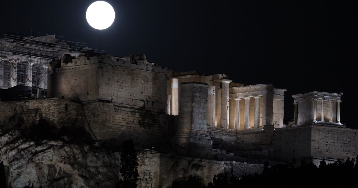Moonlight at the Acropolis: Museum Stays Open Until Midnight for August ...