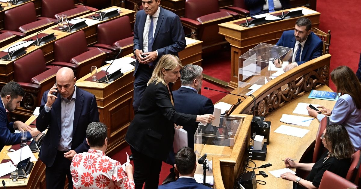 Πολιτική ένταση στη Βουλή: Απορρίφθηκαν οι προτάσεις για Προανακριτική ...