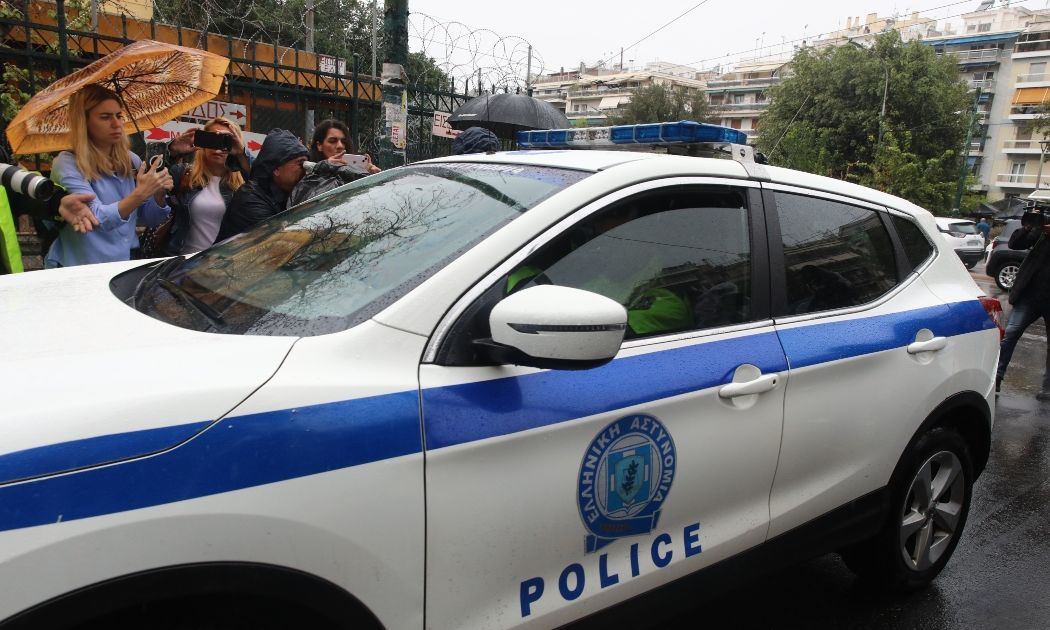 Στην Ευελπίδων με χειροπέδες ο Βασίλης Μπισμπίκης για το τροχαίο στη ...