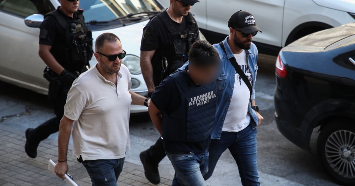 Θεσσαλονίκη: Με σκυμμένο το κεφάλι και αλεξίσφαιρο στον εισαγγελέα ο ...