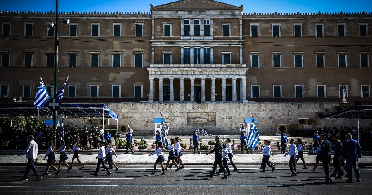 28η Οκτωβρίου στην Αθήνα: Μαθητική παρέλαση με συγκίνηση και τιμή ...