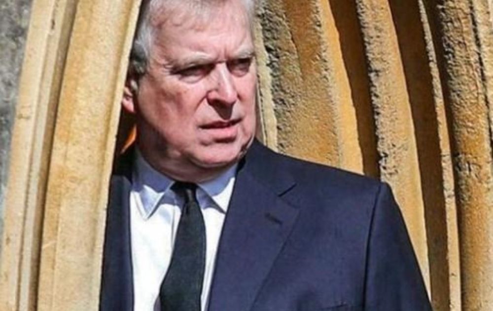 22 χρόνια χωρίς ενοίκιο: Ο Πρίγκιπας Andrew ζει δωρεάν στο Royal Lodge ...