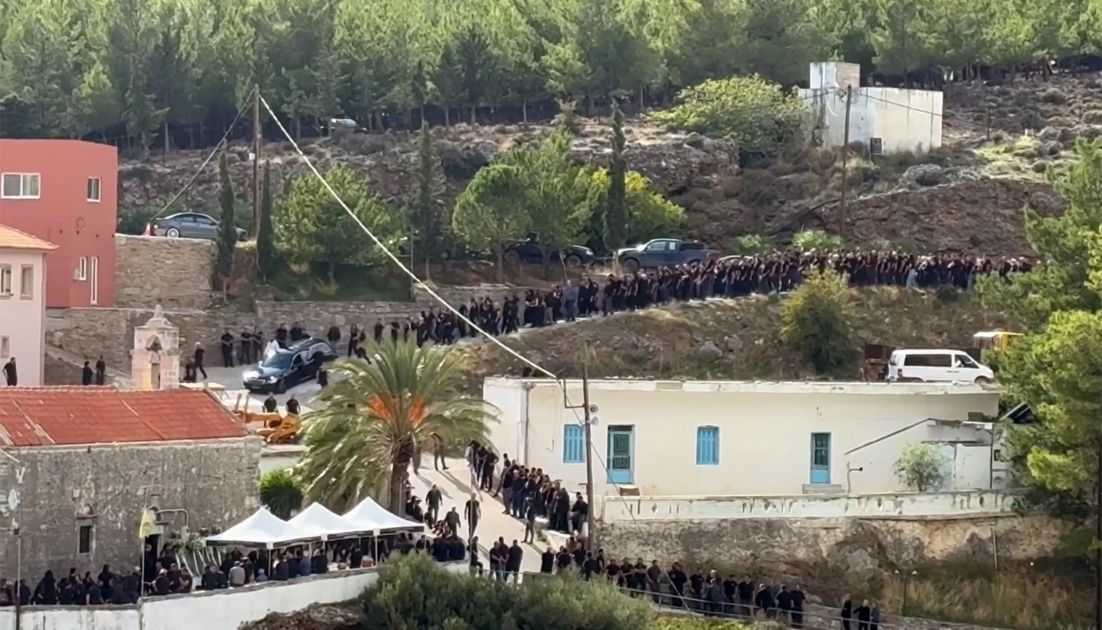 Ουρλιαχτά και οδύνη στην κηδεία του 39χρονου στα Βορίζια: «Σ’ αγαπώ! Σ ...