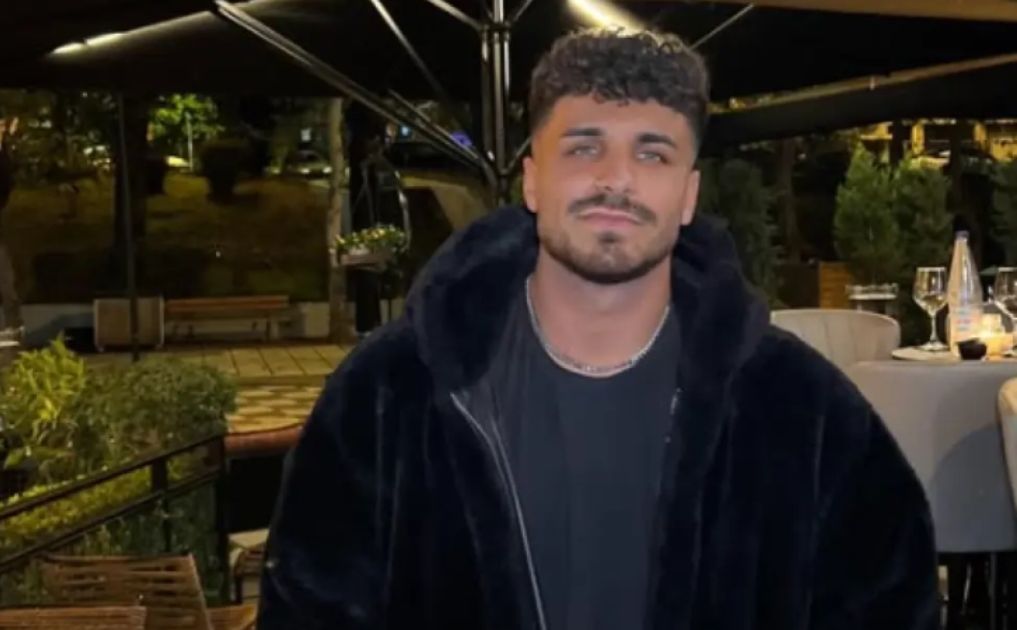 Γιώργος Μαζωνάκης: Ποιος είναι ο 21χρονος τραγουδιστής Στέφανος ...