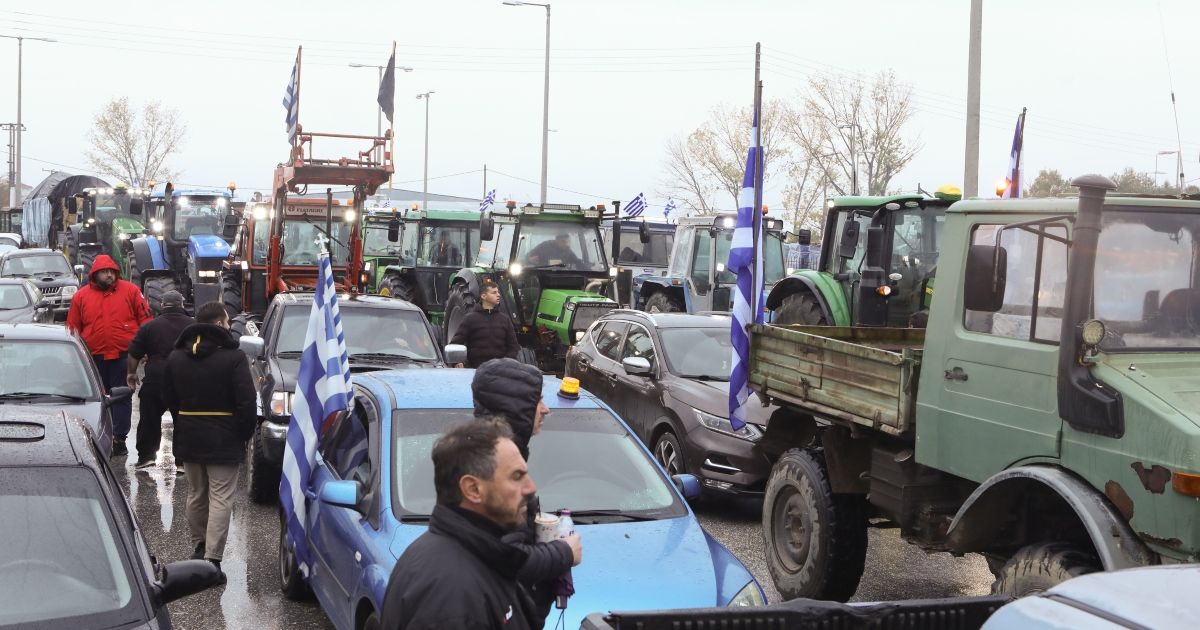 Αγρότες: Κλιμακώνονται οι κινητοποιήσεις-Έσπασε το μπλόκο των ...