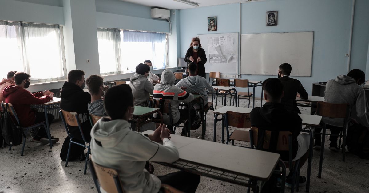 Πότε ανοίγουν τα σχολεία μετά τις γιορτές Χριστουγέννων και ...