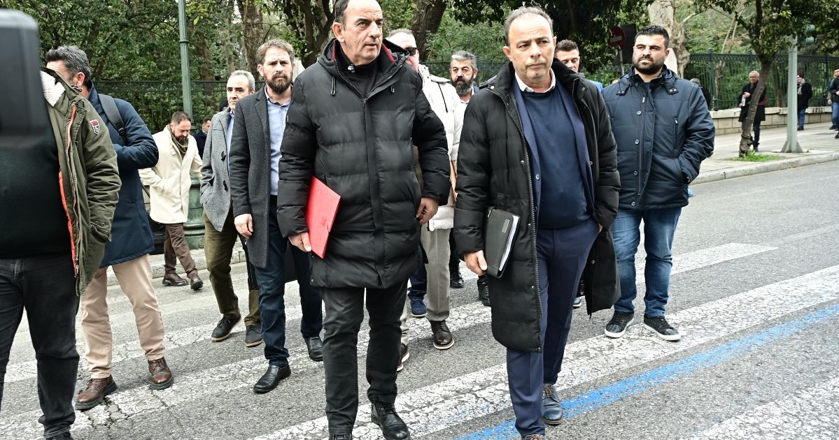 Αγρότες στο Μαξίμου: Ο Μητσοτάκης συναντά τους εκπροσώπους των μπλόκων ...