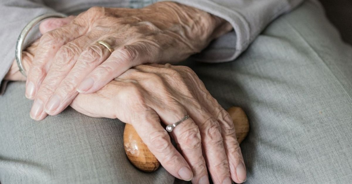 Αμπελόκηποι: Φρίκη στο παράνομο γηροκομείο,η υπεύθυνη απειλούσε να ...