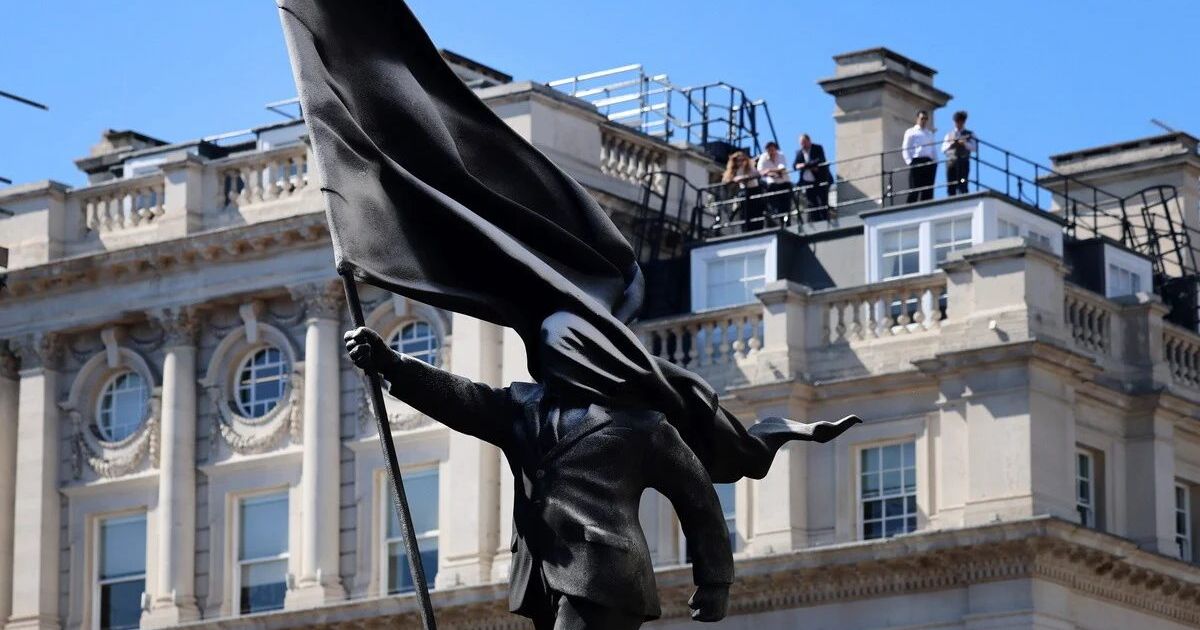 Banksy: Δικό του το άγαλμα-παρέμβαση στο κέντρο του Λονδίνου | Ειδησεις ...